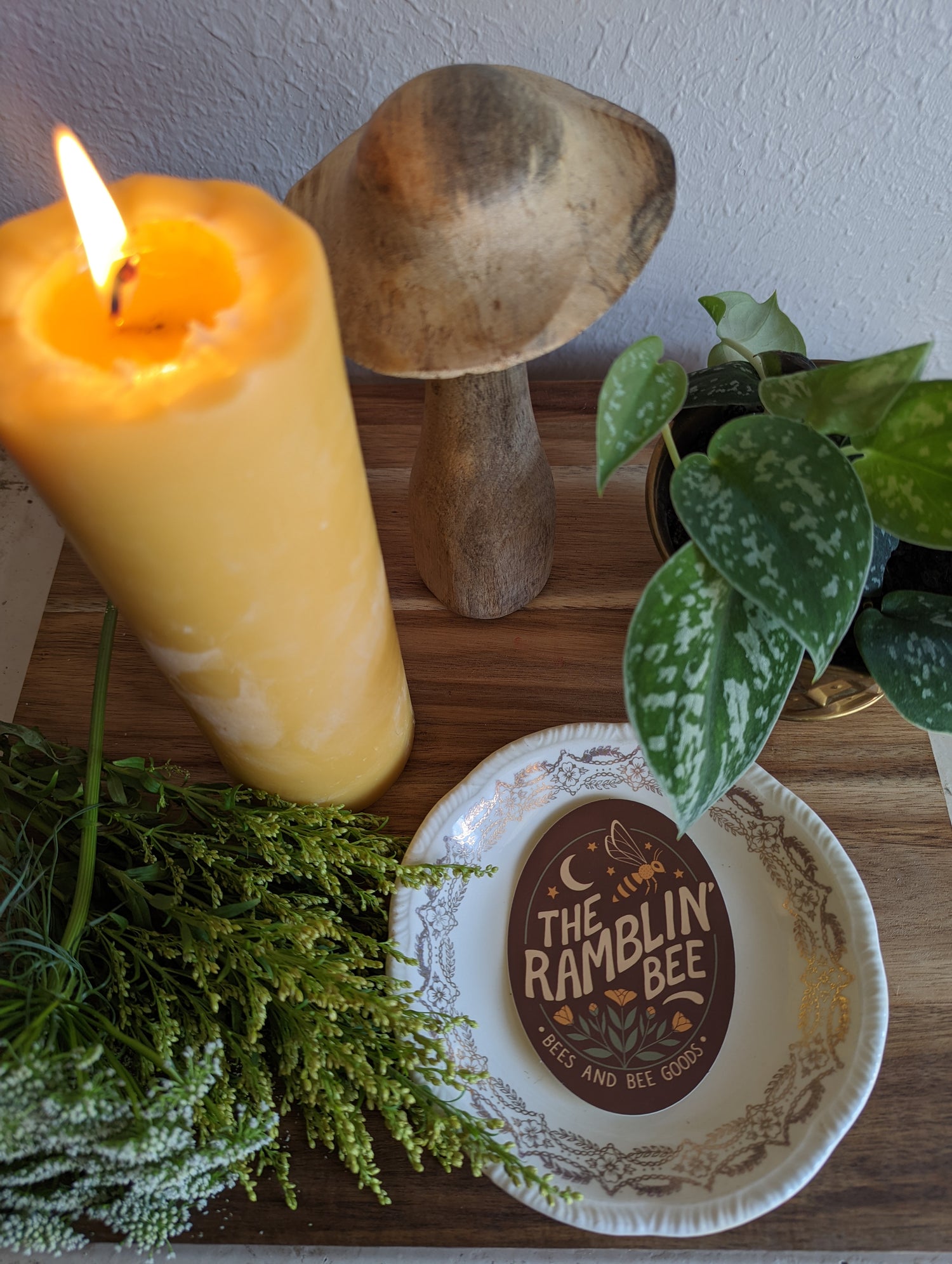 Logo Sticker – The Ramblin' Bee